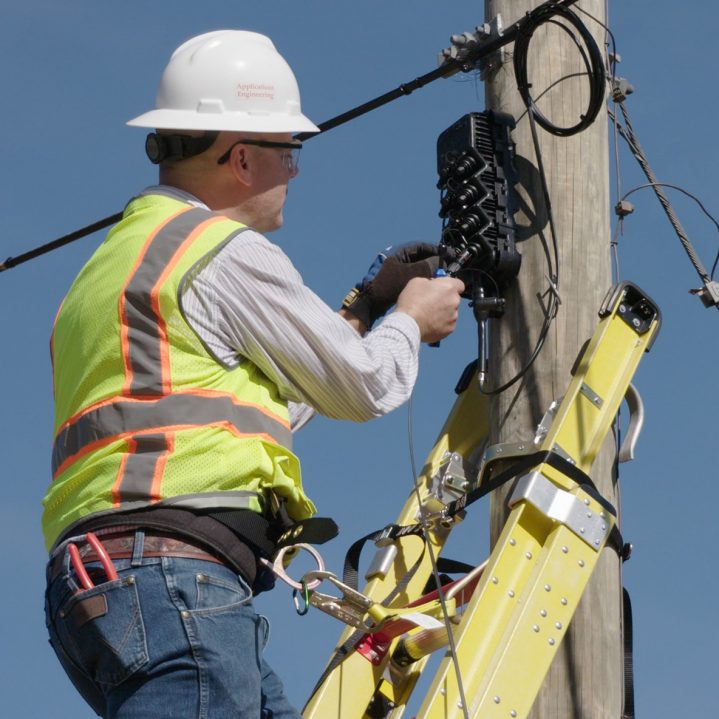 Glasfaser-Freileitungsbau mit OptiTip®-Steckern | Corning