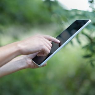 Anti Glare Glass and Anti Reflective Glass Solutions | Corning