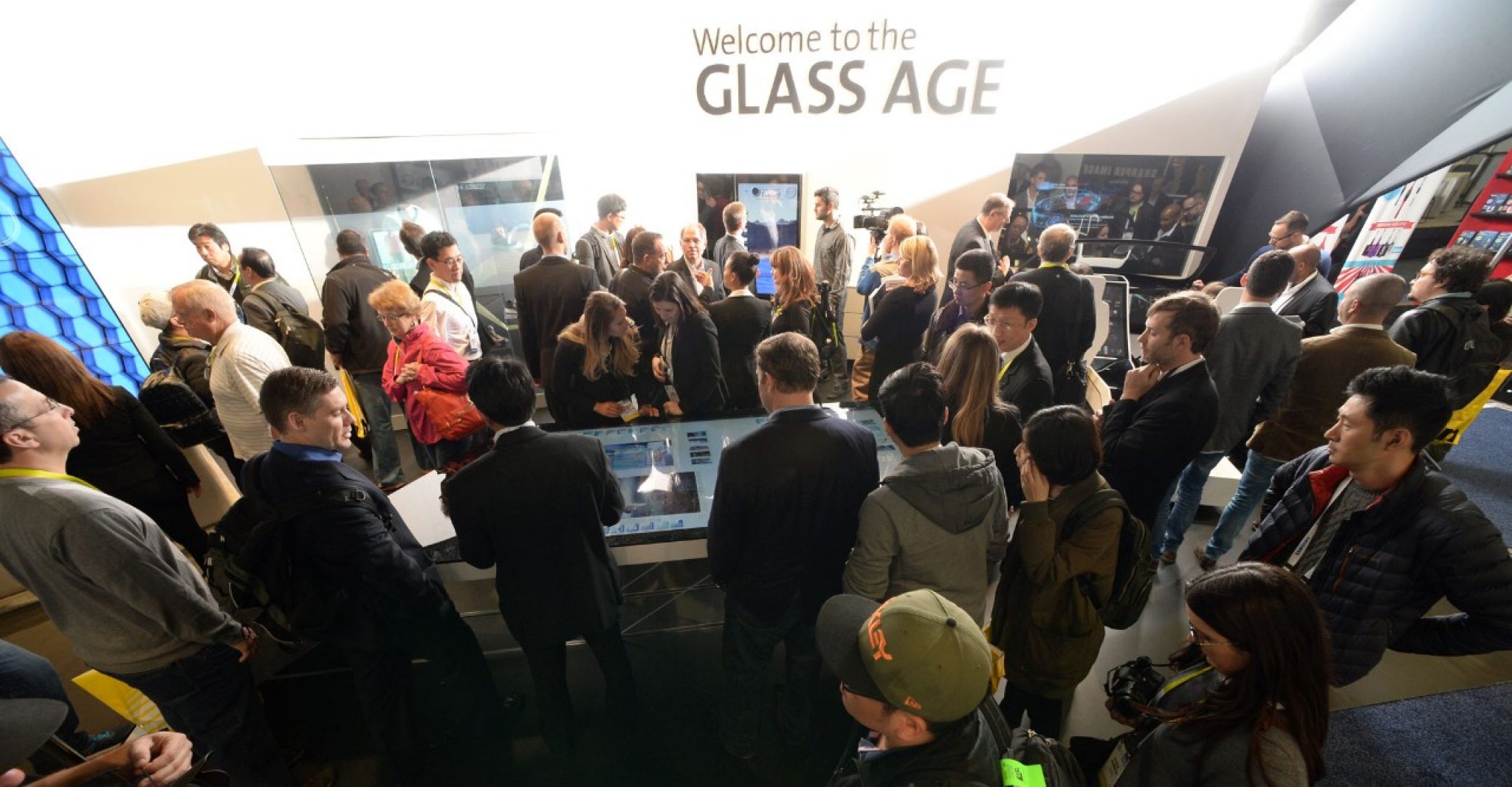 "A Day Made of Glass" Brought to Life at CES 2016 | Corning