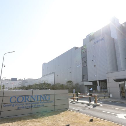 Eagle XG Slim Glass 基板 | LCD Substrate for Evolving Displays | Corning