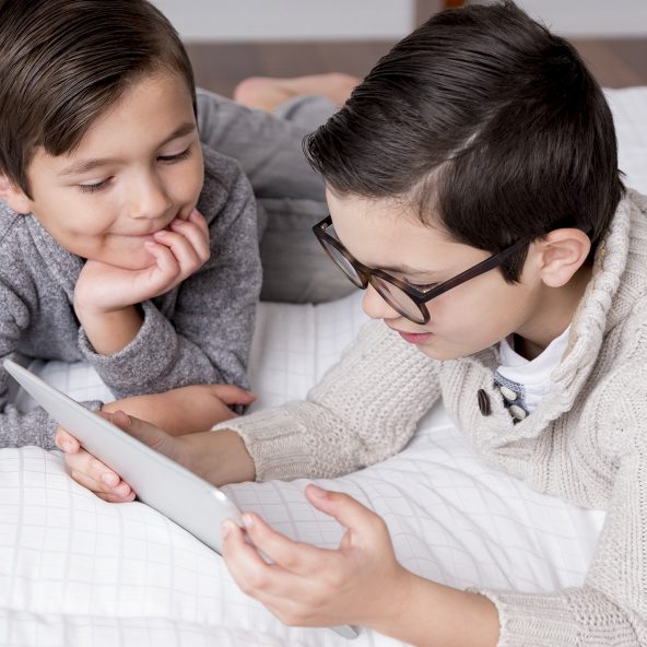 Corning Astra Glass | Oxide Thin Film Transistor (TFT) Tablet, Notebook ...